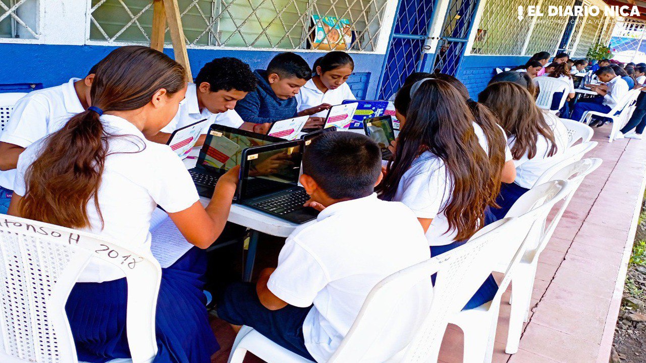 Inaugurarán 19 aulas digitales móviles - El Diario Nica