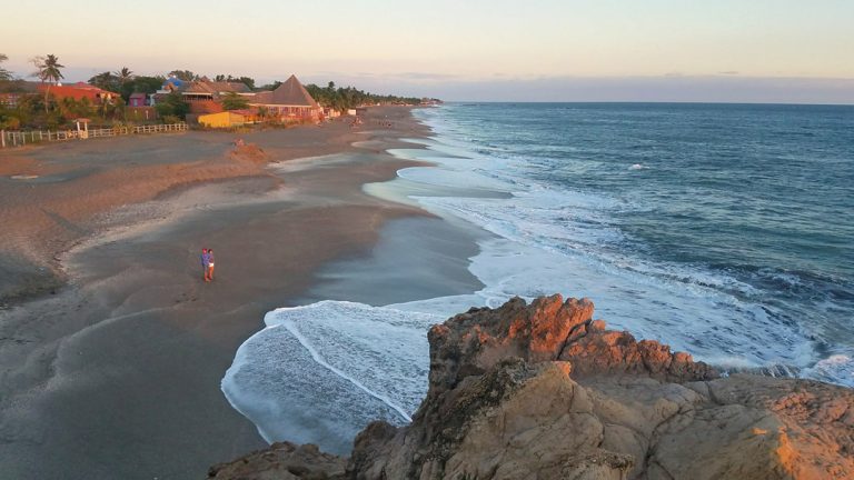 Playa Poneloya un Destino Imperdible en León - El Diario Nica
