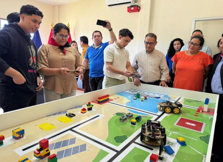 UNAN-León inaugura Sala de Robótica y Tecnologías Digitales - El Diario ...
